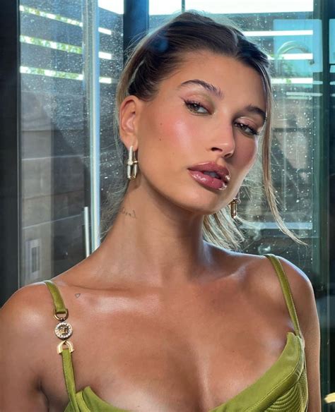 Hailey Bieber Flaunts Her Tits In Deep Cleavage Versace Dress 6 Photos