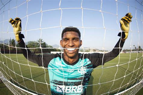 Hugo Souza De Promessa A Realidade