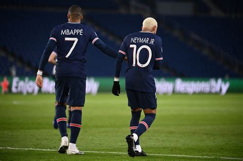 Psg Basaksehir D Couvrez Les Compos Probables