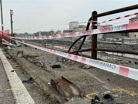 Mestre Autobus Vola Da Un Cavalcavia 21 Morti 15 Feriti