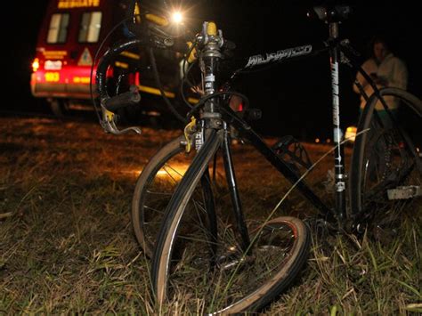 G1 Ciclista fica ferido ao ser atingido por veículo na Washington