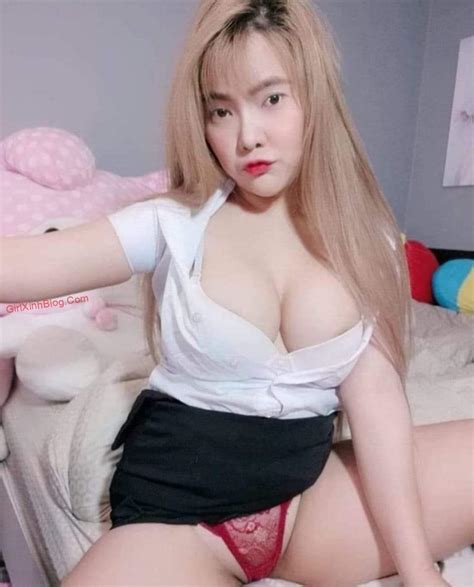 Gái xinh show lồn hình ảnh sex gái show lồn hồng láng mịn lông thưa
