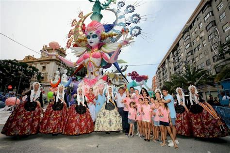 Diputació Renfe gana el primer premio en el Concurso de Hogueras de