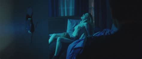 Zoe Kravitz Pussy Cumception