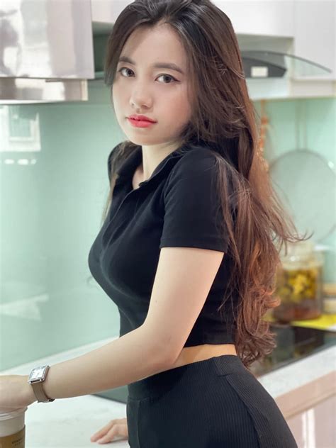 Cô gái bị gạ chat sex giá 800 triệu từng là chị Ong Vàng đình đám một