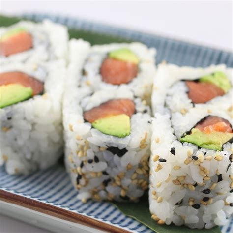 Les Meilleurs California Maki Saumon Avocat Par Des Japonais