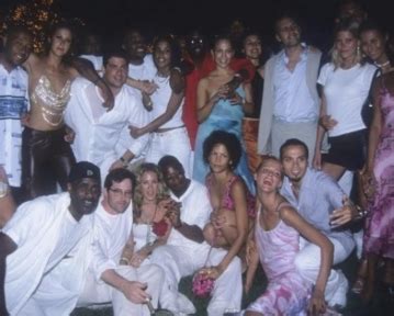 Bữa tiệc trắng thác loạn của Diddy và góc tối showbiz