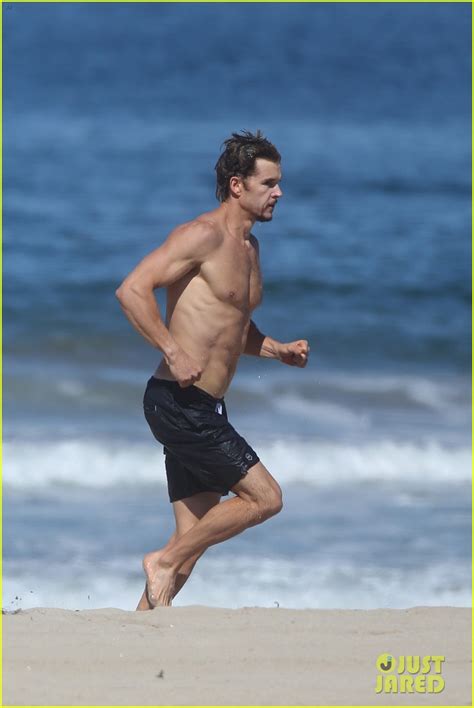 Photo Shirtless Ryan Kwanten Shows Off His Killer Body For Malibu