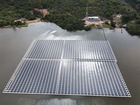 Brasil constrói a sua maior usina solar flutuante