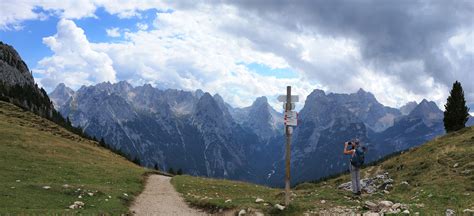 Il Rifugio Città di Carpi dal Lago di Misurina VIVISLOW