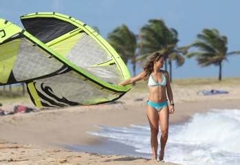 Sexy Girl Kitesurfing Pic S Kitesurfing Forums Page 1 Seabreeze
