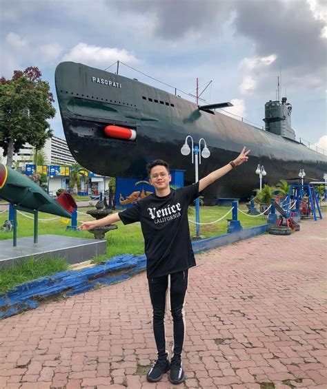 Wisata Monumen Kapal Selam Surabaya Rute Harga Dan Tips