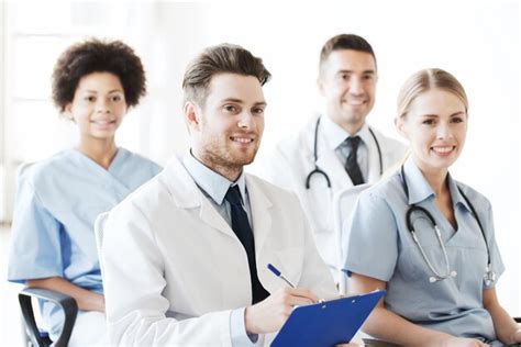 Hospital profissão pessoas e conceito de medicina grupo de médicos