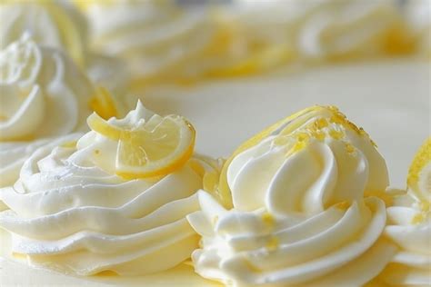 Mousse al limone senza lattosio né uova ottima per dessert e per