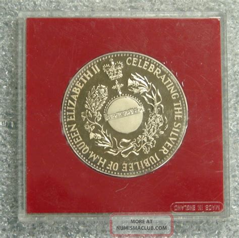 Great Britain Queen Elizabeth Ii Silver Jubilee Souvenir Medal