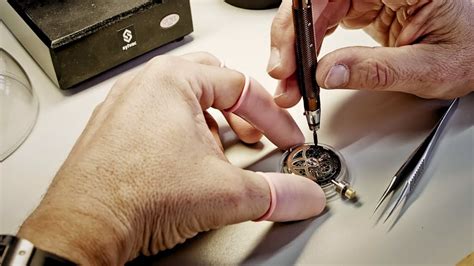 CÓMO REALMENTE se FABRICAN los RELOJES de LUJO DESCÚBRELO YouTube