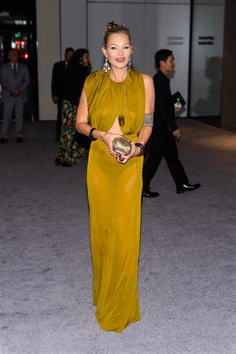 Kate Moss Ose La Robe Transparente Dans Les Rues De New York Vogue France