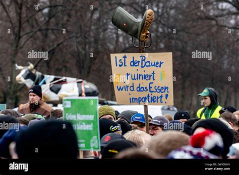 Bauern Protestieren Gegen De Politik Der Bundesregierung Vor Dem