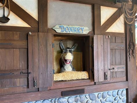 PHOTOS VIDEO Looking Back At DreamWorks Destination And Shreks Swamp