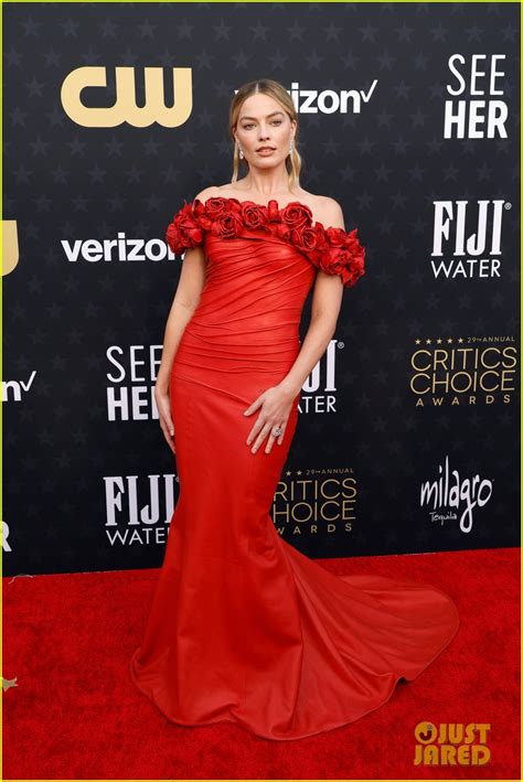 Margot Robbie Husband Tom Ackerley Pose Together On The Critics