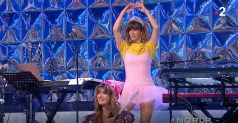 Photo Magali Ripoll Enl Ve Son Tutu En Pleine Mission De N Oubliez