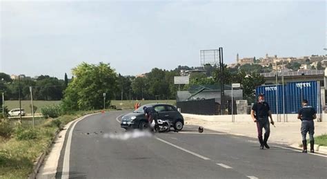 Ancora Sangue Sulle Strade Terribile Scontro Tra Auto E Scooter Muore