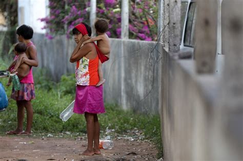 Morre criança yanomami de 1 ano vítima de desnutrição Sociedade
