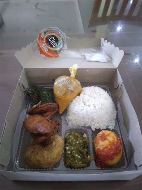 Nasi Kotak Masakan Padang Daging Rendang