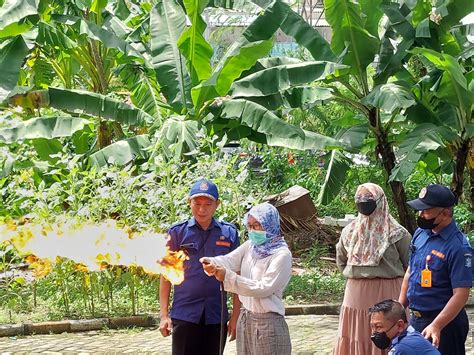 Pelatihan Penggunaan APAR Di Departemen Teknik Kimia ITS Departemen