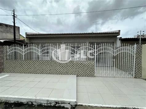 Casa na Rua Ezequiel Profeta Melo 00 São Conrado em Aracaju por R