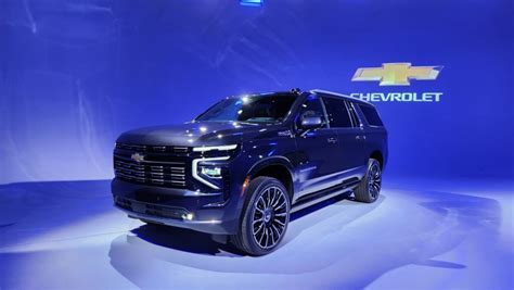 FIRST LOOK Refreshed 2025 Chevy Tahoe And Suburban Have BIG Changes