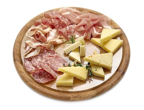 Il Tagliere Di Formaggi E Salumi Con Calice Di Vino Asmundo Bistro