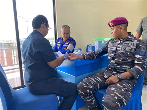 PRAJURIT YONMARHANLAN IV BATAM TURUT SERTA DONOR DARAH DALAM RANGKA HUT