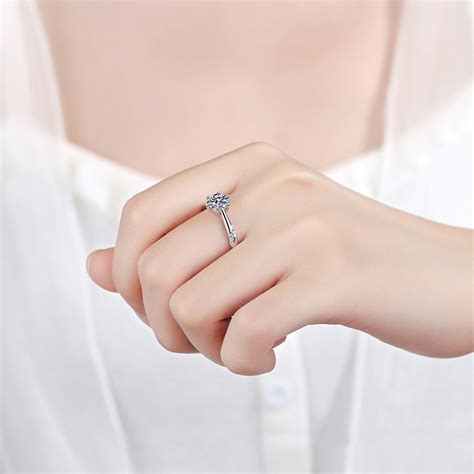 进口正品莫桑石钻戒女通灵六爪款戒指纯银AU750白金铂金婚戒对戒 虎窝淘