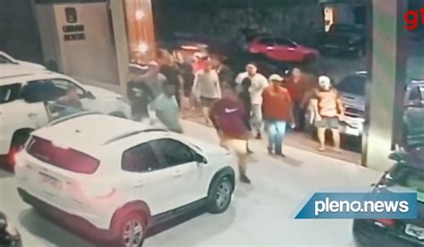 Em Fortaleza Grupo Invade Concession Ria E Rouba Carros Brasil