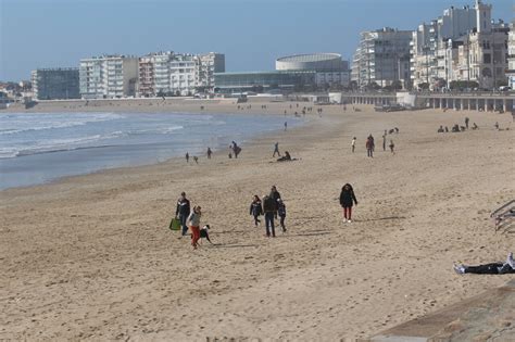 Les vacanciers profitent d une douce journée de février aux Sables d Olonne
