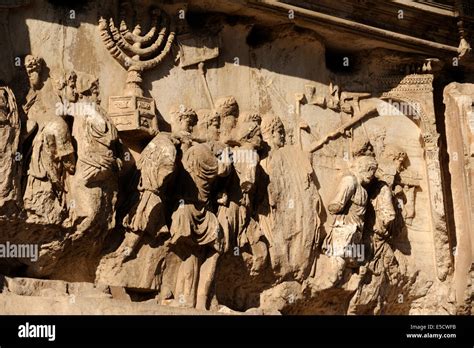 Relieves esculpidos romanos fotografías e imágenes de alta resolución