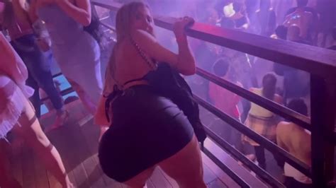 Loira Rabuda Fica Exitada Na Balada E Acaba Transando Gostoso No