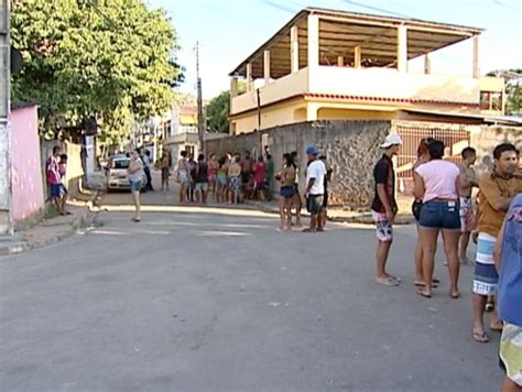 G1 Criança morre baleada em tiroteio entre traficantes no ES