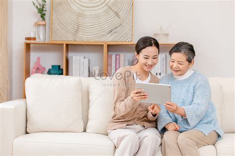 Su madre le enseña en la cama Telegraph