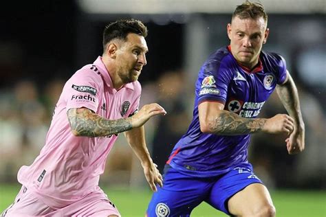 Les habrá dado su camiseta Messi es interceptado por Rodolfo Rotondi