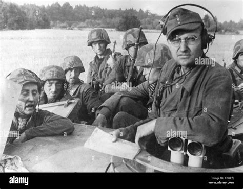 Les Soldats Allemands Au Front De L Est 1944 Photo Stock Alamy