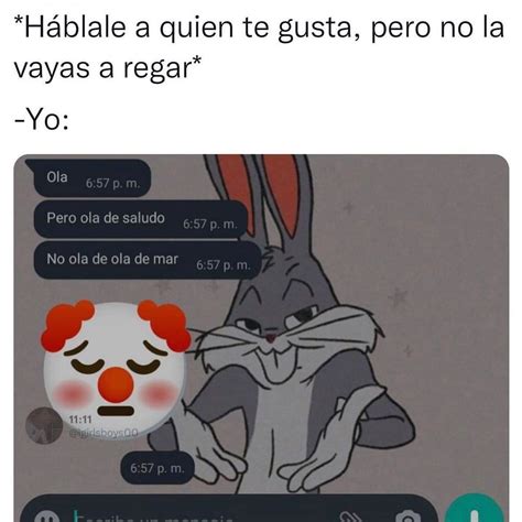 El profesor al ver que el alumno que no presta atención a sus clases y