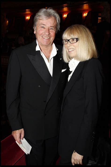 Photo Alain Delon Et Mireille Darc Lors Du Gala De L Ifrad Paris Le