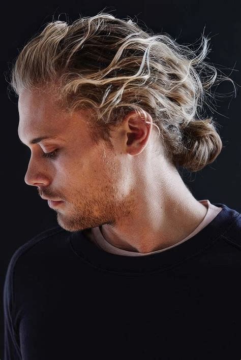 23 Relaxed Surfer Hair Ideas For Men Styleoholic
