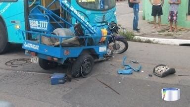 Bom Dia Vanguarda Motociclista fica ferido após bater em ônibus em
