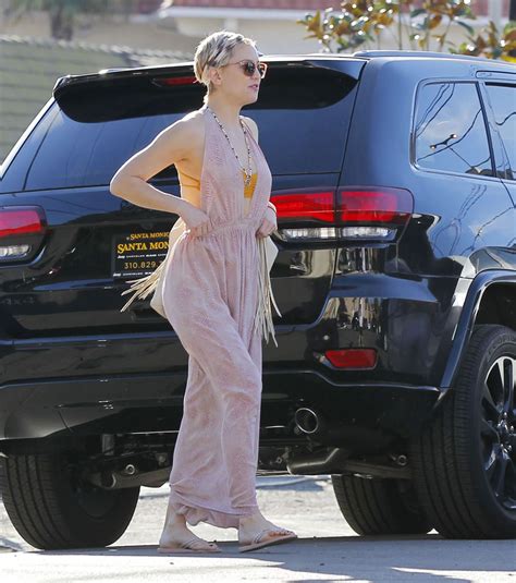 Kate Hudson Goes For Lunch And Shopping With Danny Fujikawa In