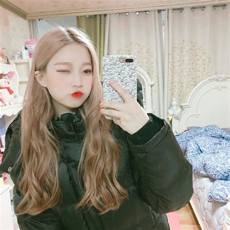 一 ғᴇɴxxɪɴɢ 彡★ Blonde Hair Korean Different Braids Girl Korea Min Yoonji Ulzzang Korean Girl