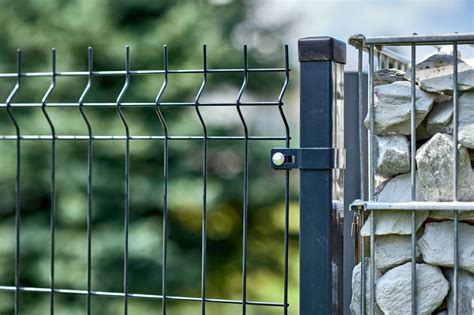 Ogrodzenie Panelowe Podmurówka Betonowa Oraz Słupki Stalowe