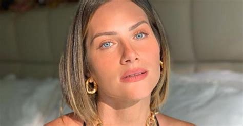 De Biqu Ni Giovanna Ewbank Exibe A Barriguinha Sarada